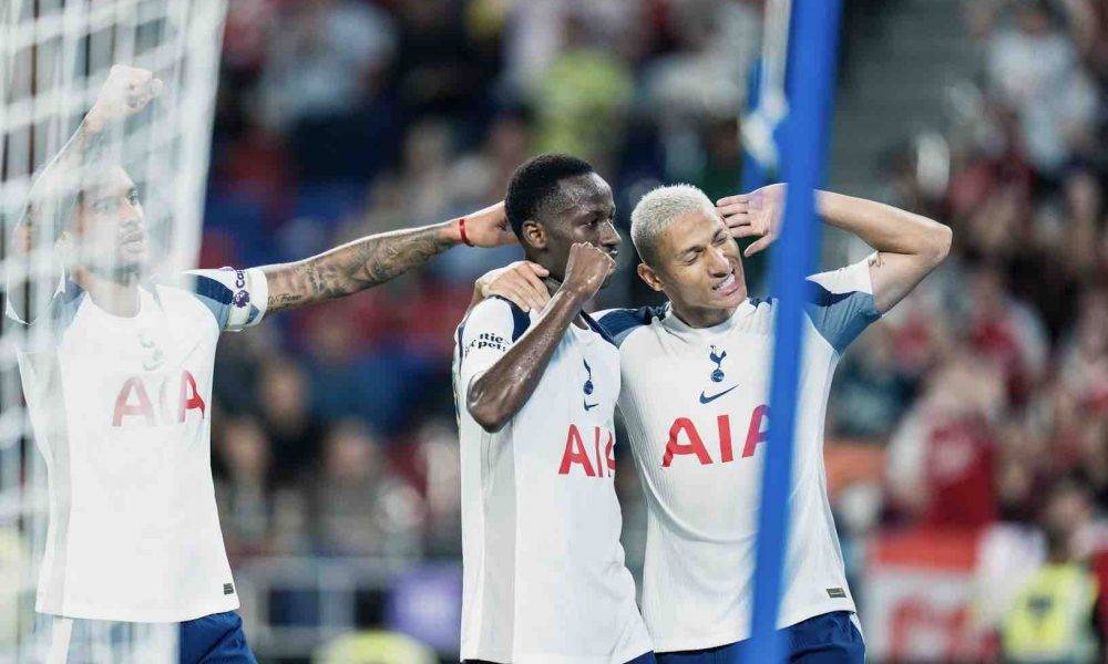 The Noisiest of Neighbours. Spurs Defeat Arsenal 1-0 in North London ...